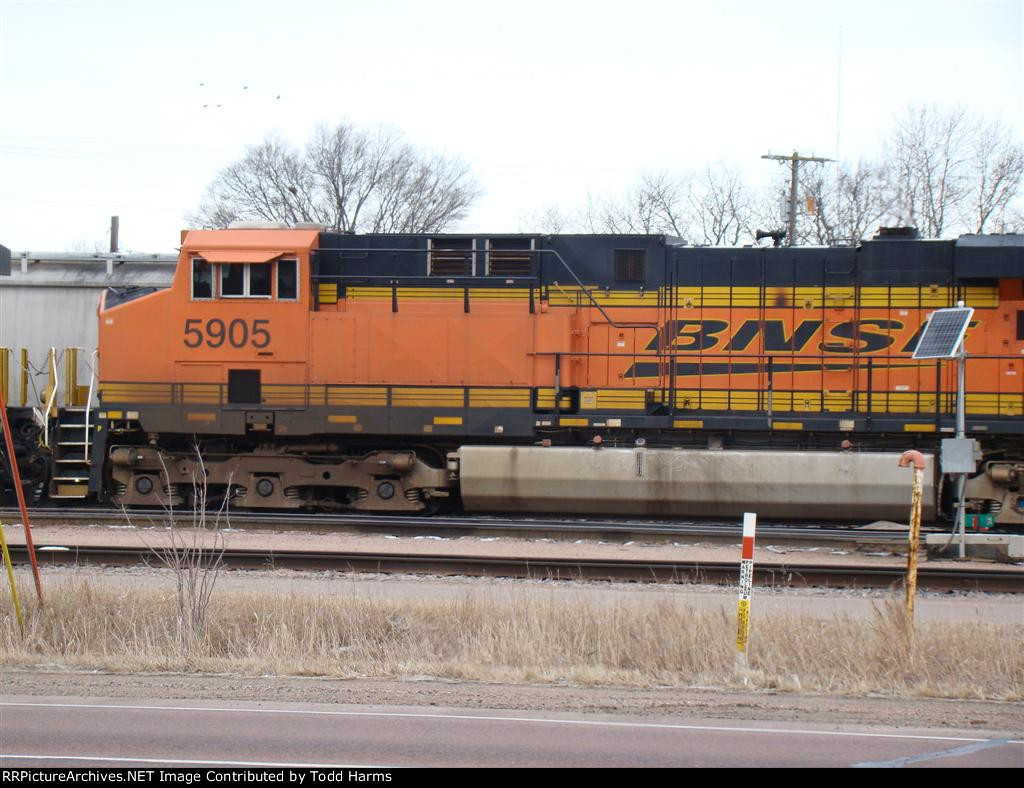 BNSF 5905
